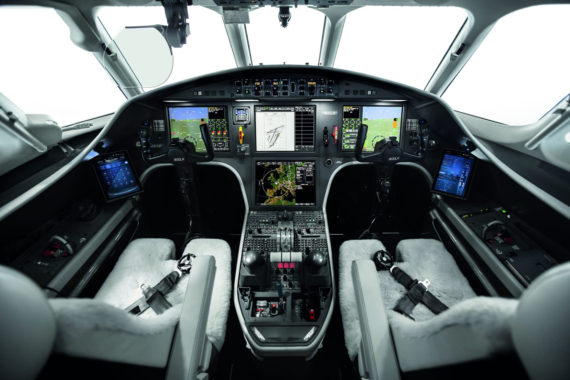 Dassault Falcon 900LX and Falcon 2000 Series Certified for 100 ft EFVS Operations - Dassault Falcon