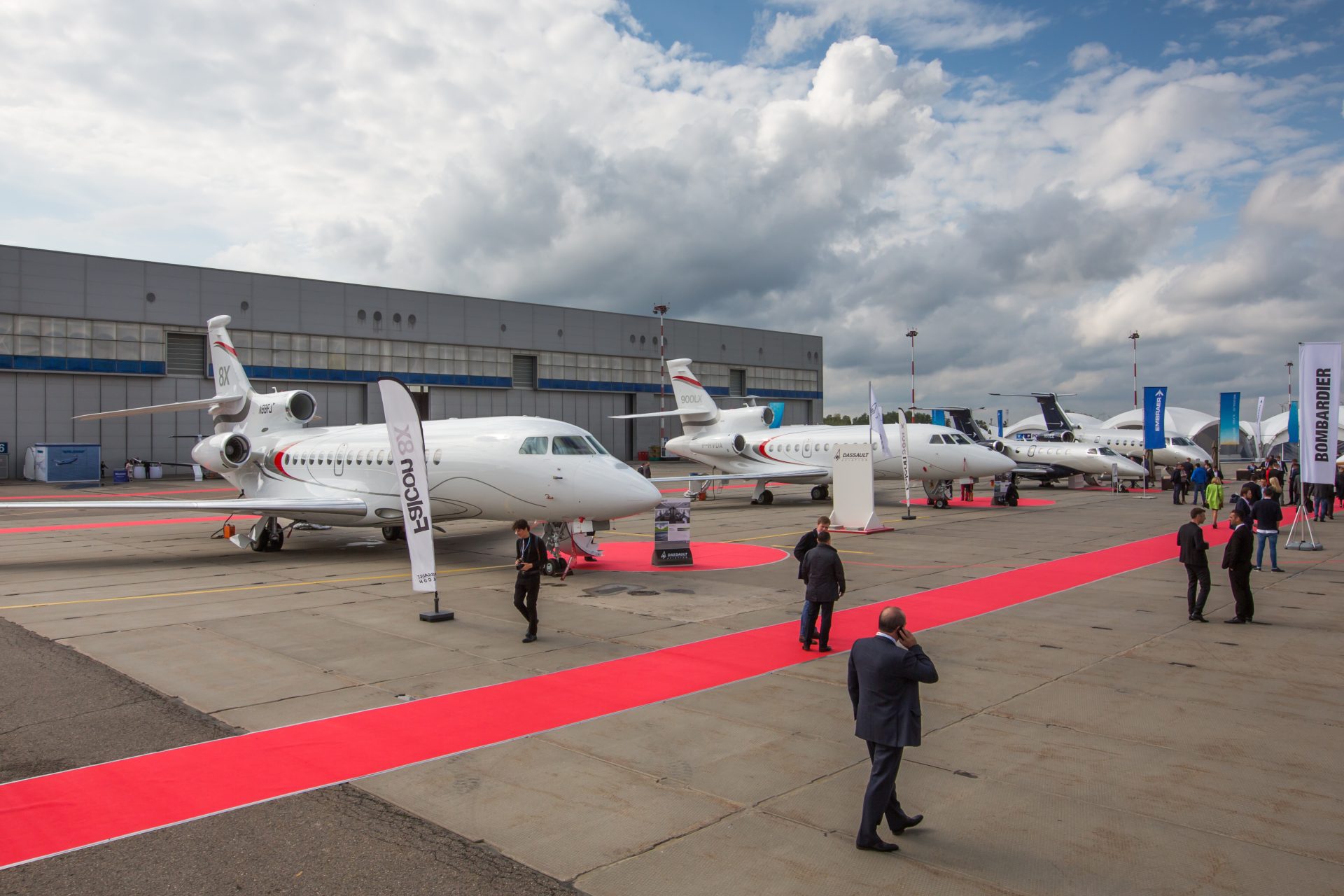 Dassault to Highlight Falcon 8X, 900LX Trijets at RUBAE 2018 - Dassault ...
