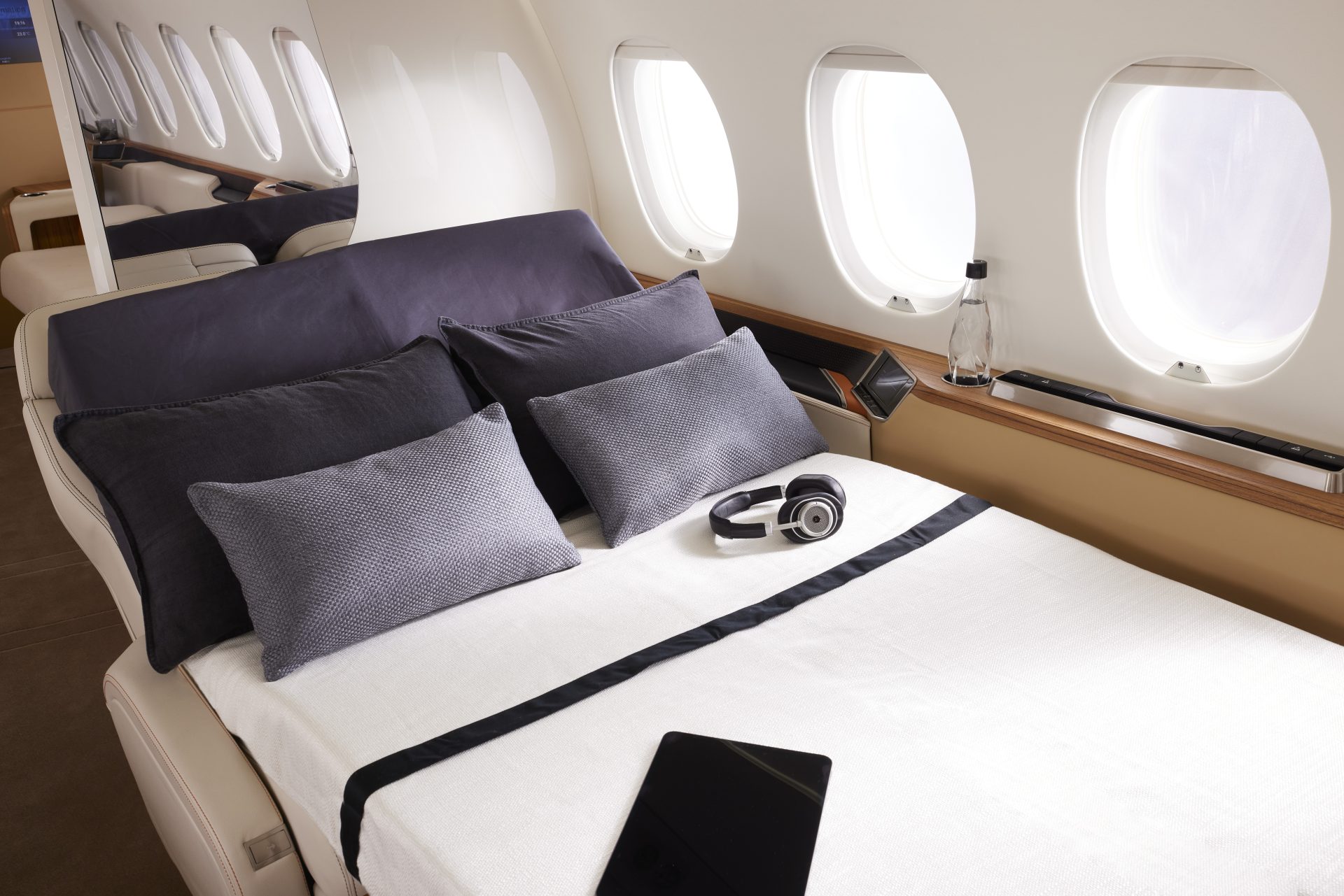 The 1,843 ft3 Falcon 6X cabin #554 - Dassault Falcon