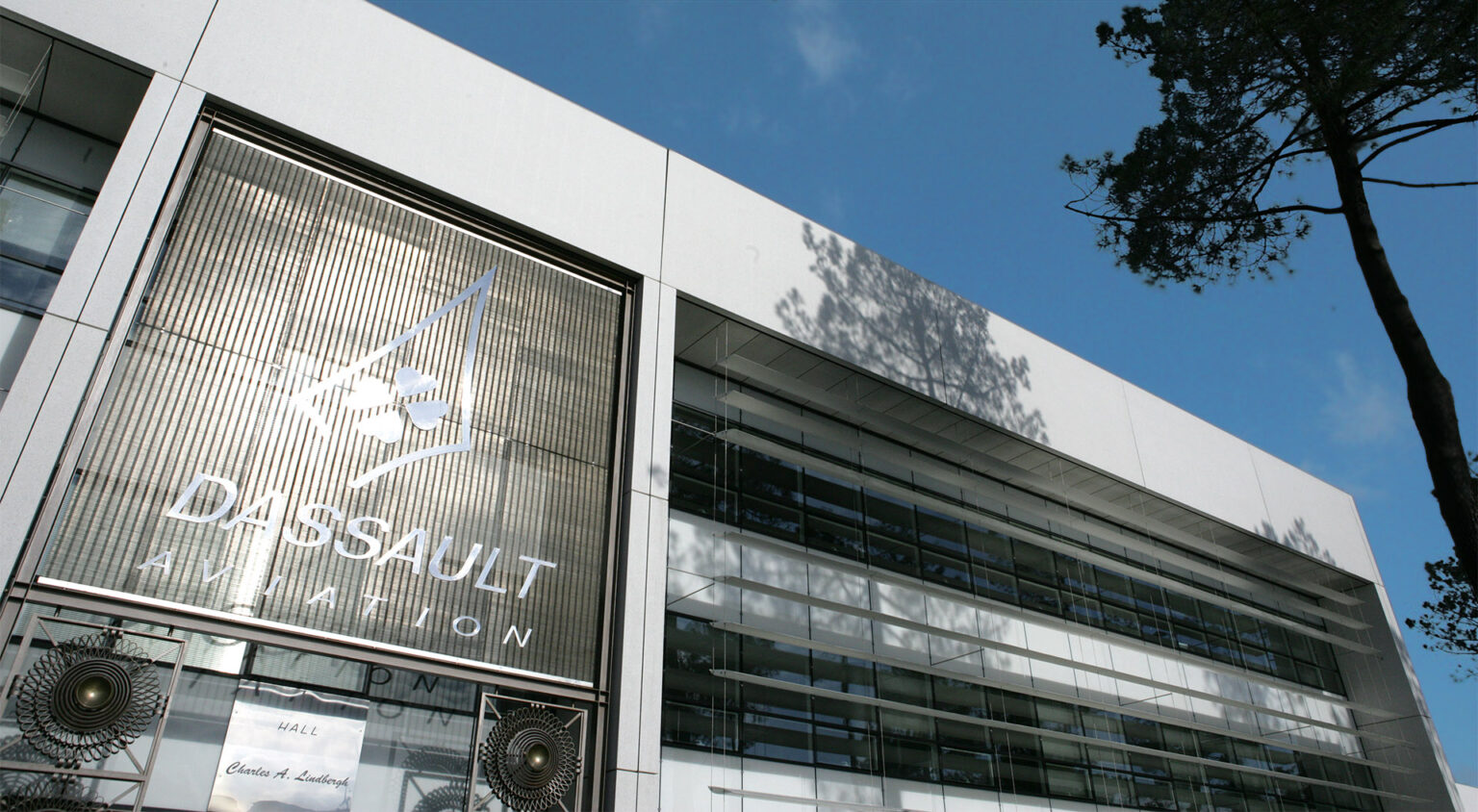 Contact - Dassault Falcon