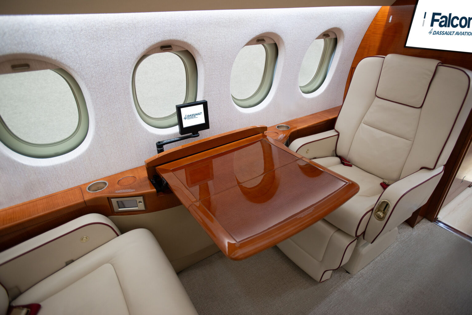 Pre-owned - Dassault Falcon